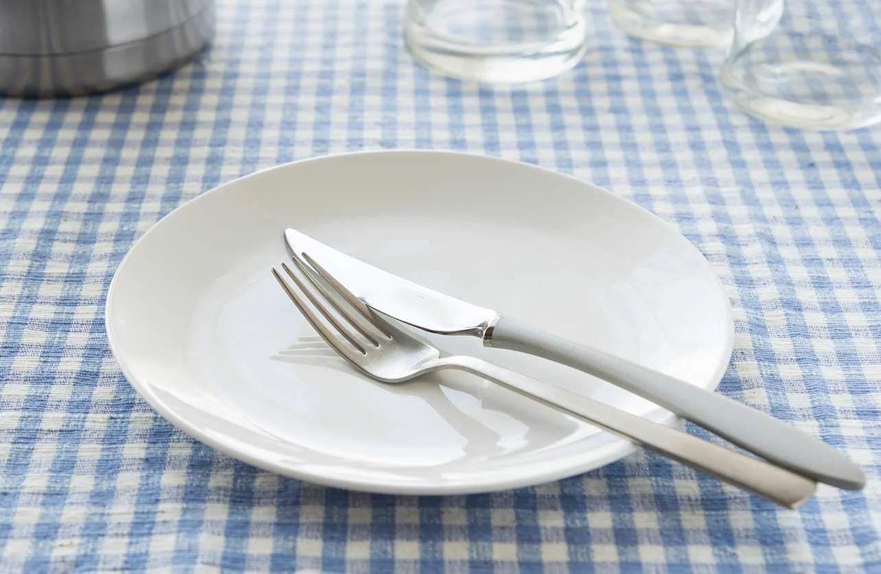 今さら聞けない？食事中のナイフ&フォークの正しい置き方 - レタスクラブ